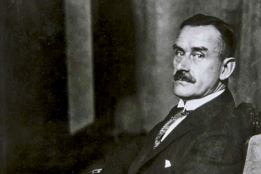 MAJEWSKI: Papierowy Mann. Recenzja „Czarodzieja” Colma Tóibína